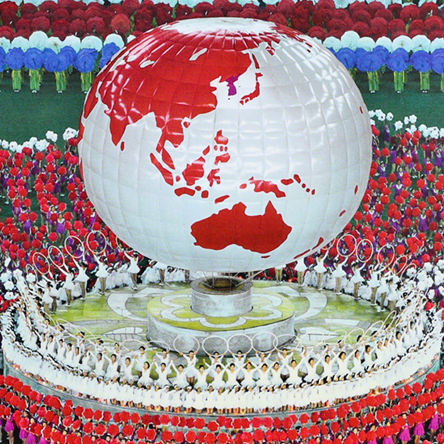 Andreas Gursky, Pyongyang VII, 2023, Offsetprint, 84 x 59,5 cm ...