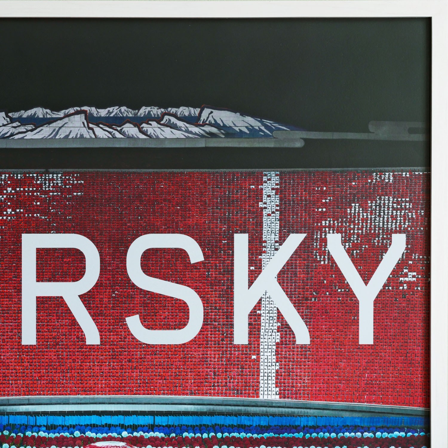 Andreas Gursky, Pyongyang VII, 2023, Offsetprint, 84 x 59,5 cm ...