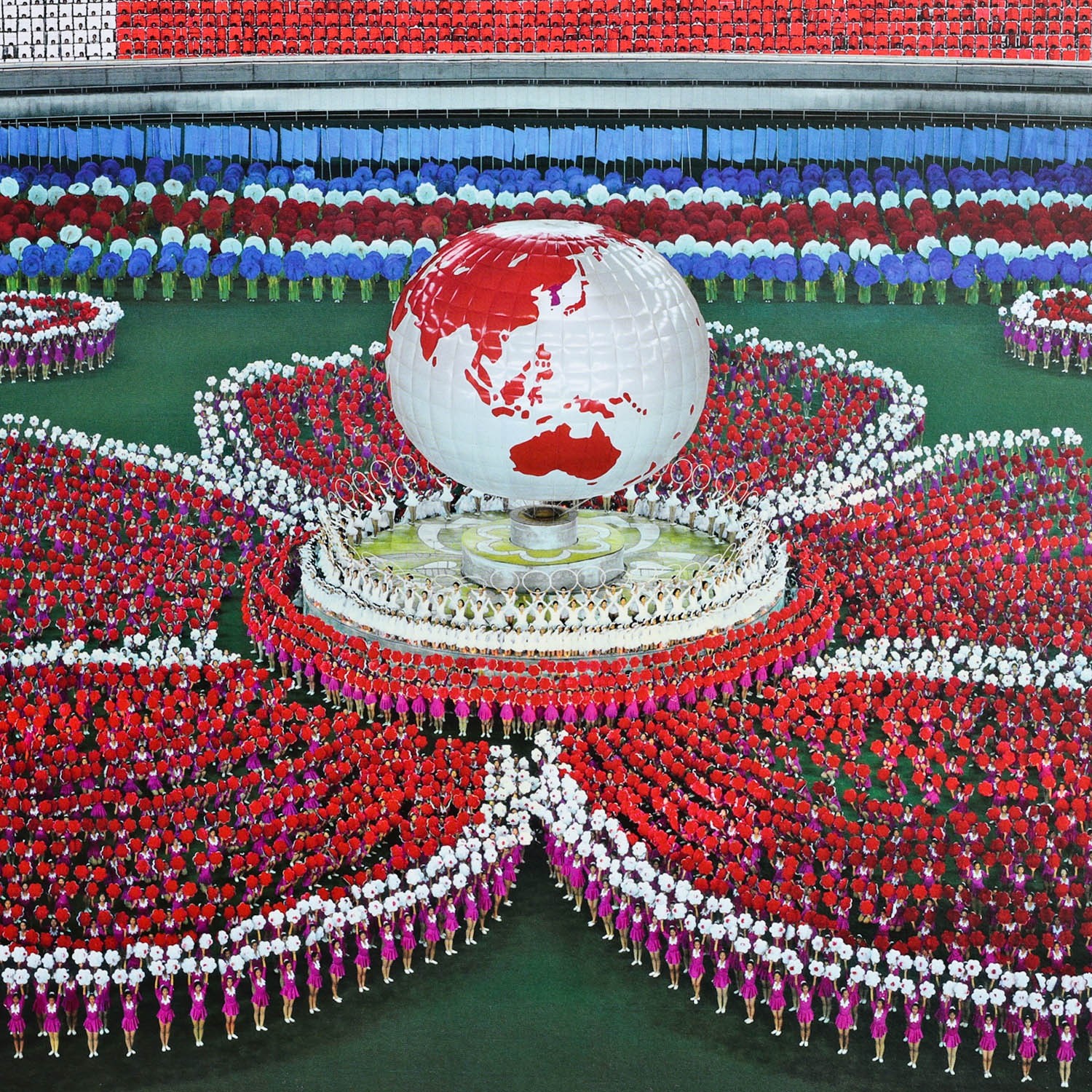 Andreas Gursky, Pyongyang VII, 2023, Offsetprint, 84 x 59,5 cm ...